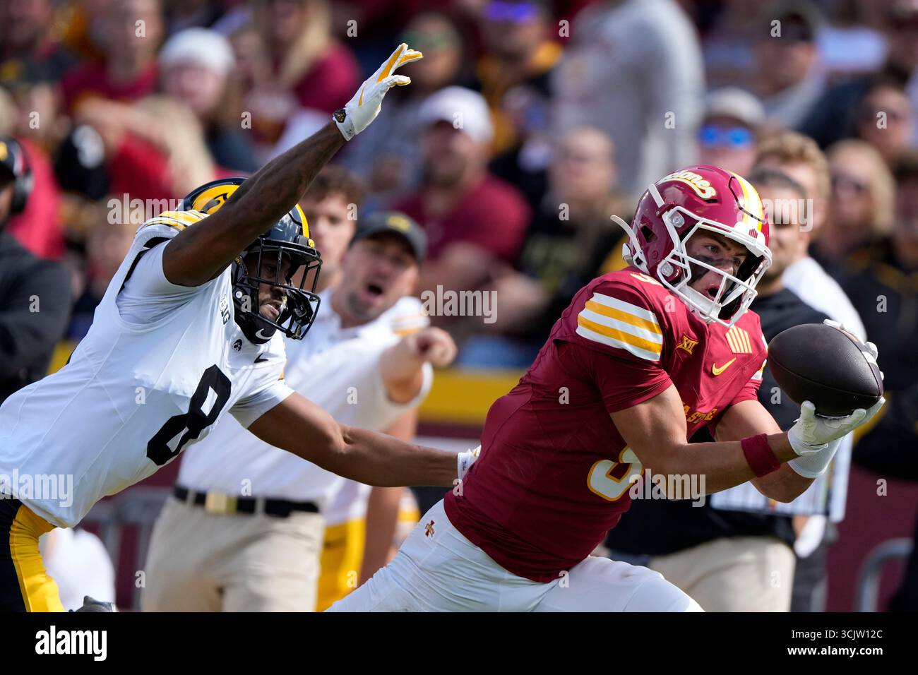Iowa State wide receiver Brett Eskildsen (9) catches a pass ahead of ...