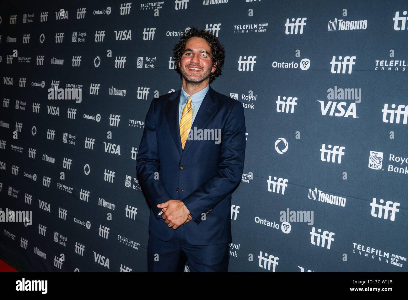 Benny Safdie arrives on the red carpet for ‚ÄúThe Smashing Machine‚Äù ...