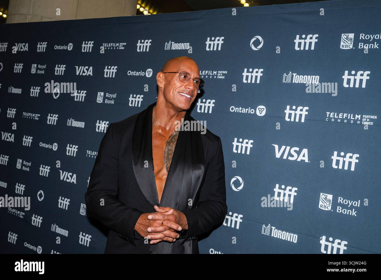 Dwayne Johnson arrives on the red carpet for "The Smashing Machine" at ...