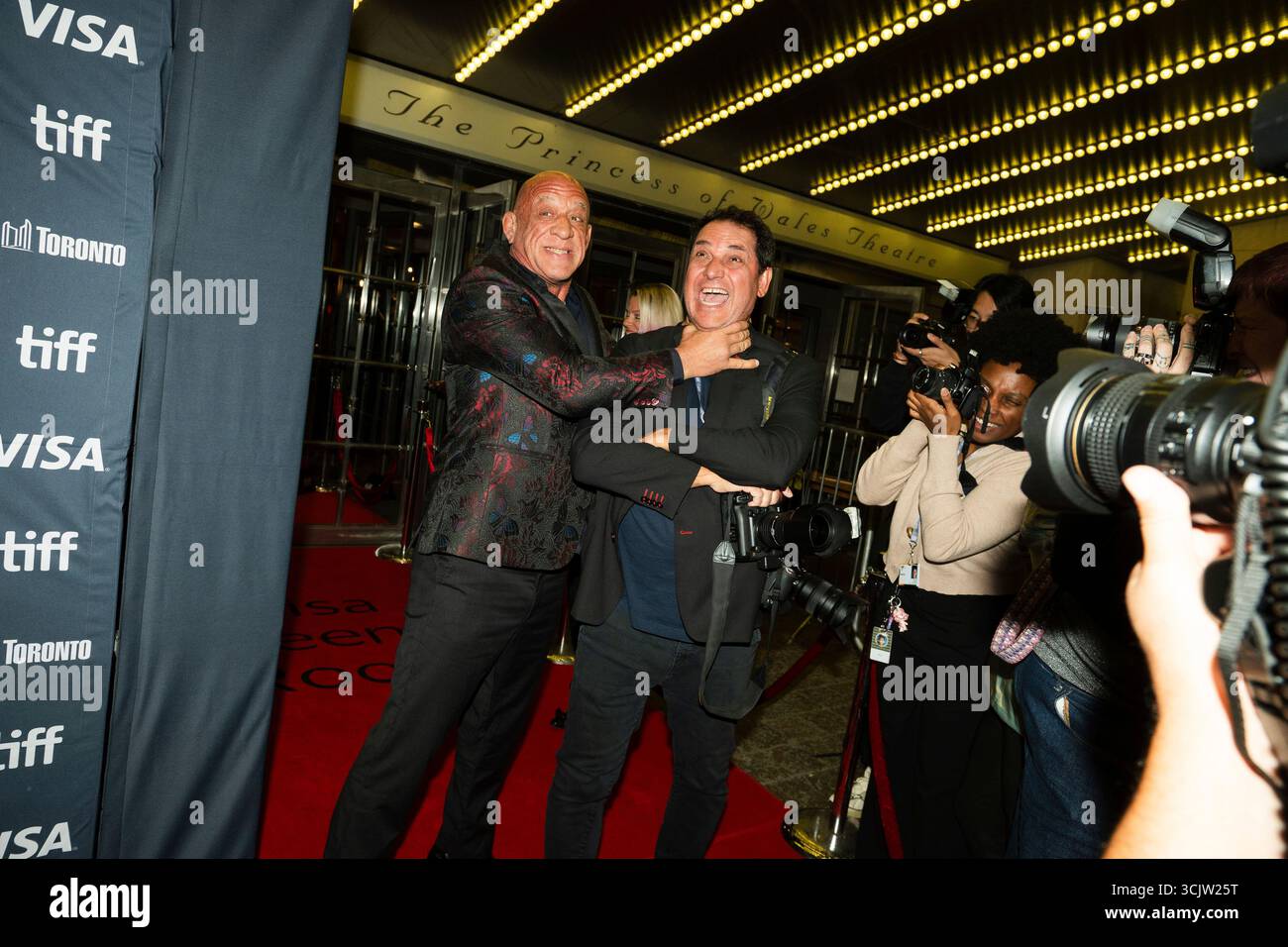 Mark Coleman pretends to strangle photographer George Pimentel on the ...