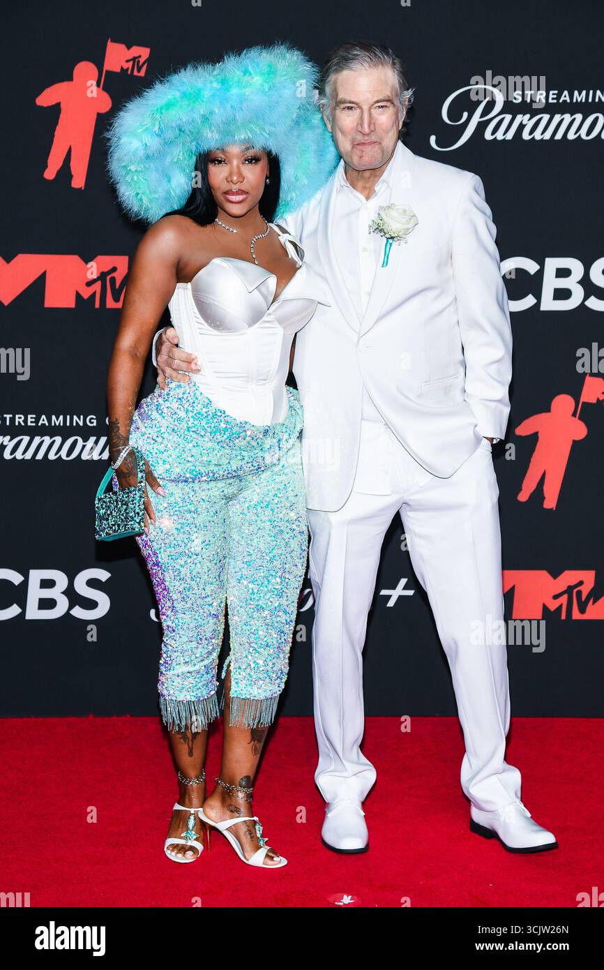 Summer Walker walking on the red carpet at the 2025 MTV Video Music ...