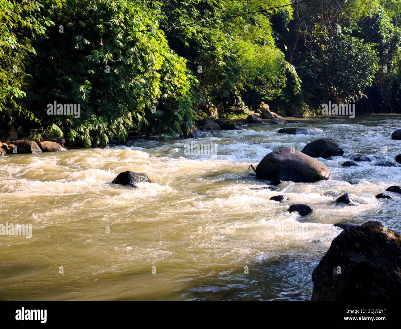 Swiftly flowing river hi-res stock photography and images - Alamy