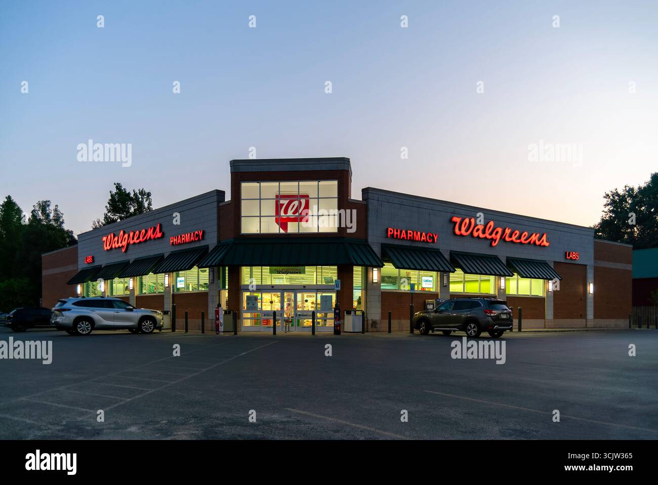 New Hartford, NY - Aug 14, 2025: View of Walgreens, has a very broad ...