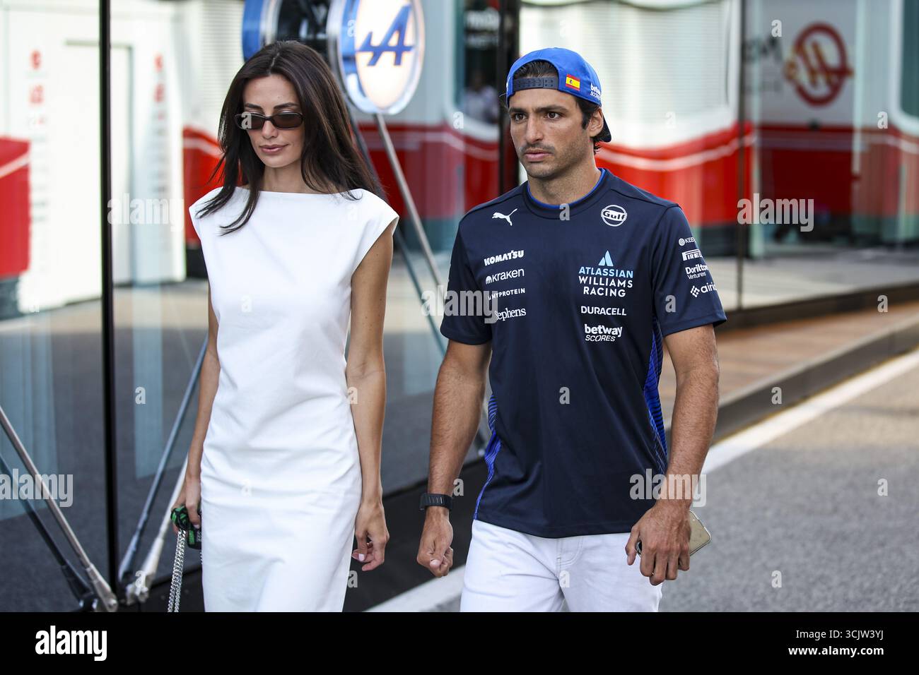 SAINZ Carlos (spa), Williams Racing FW47, portrait and his girlfriend ...