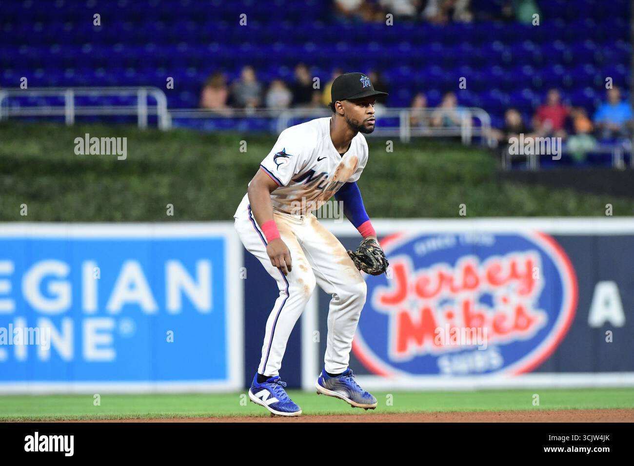 Miami Marlins second baseman Otto Lopez (6) gets into a defensive ...