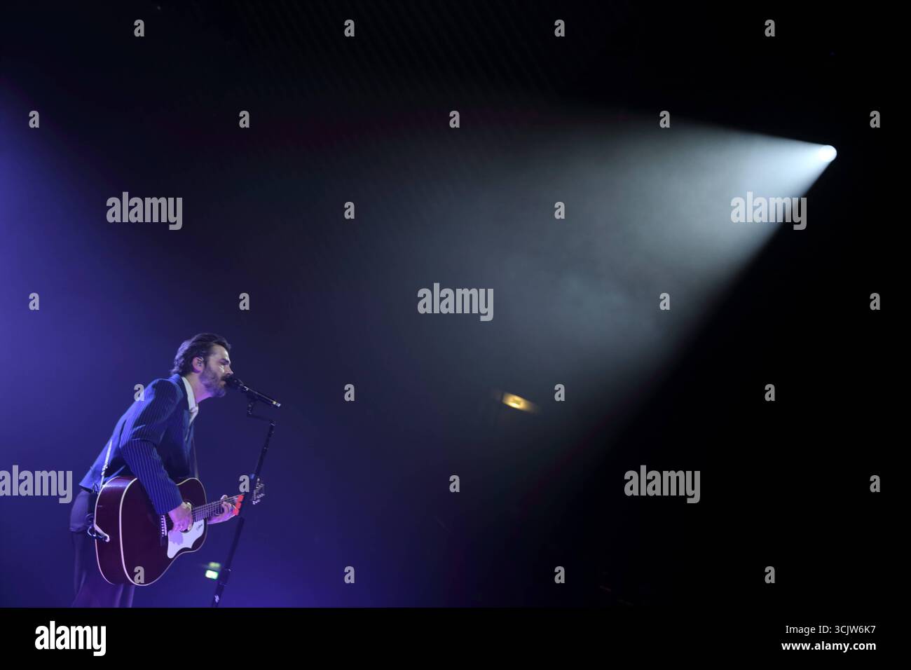 Ben Schneider von der Band Lord Huron bei einem Konzert im Tempodrom in ...