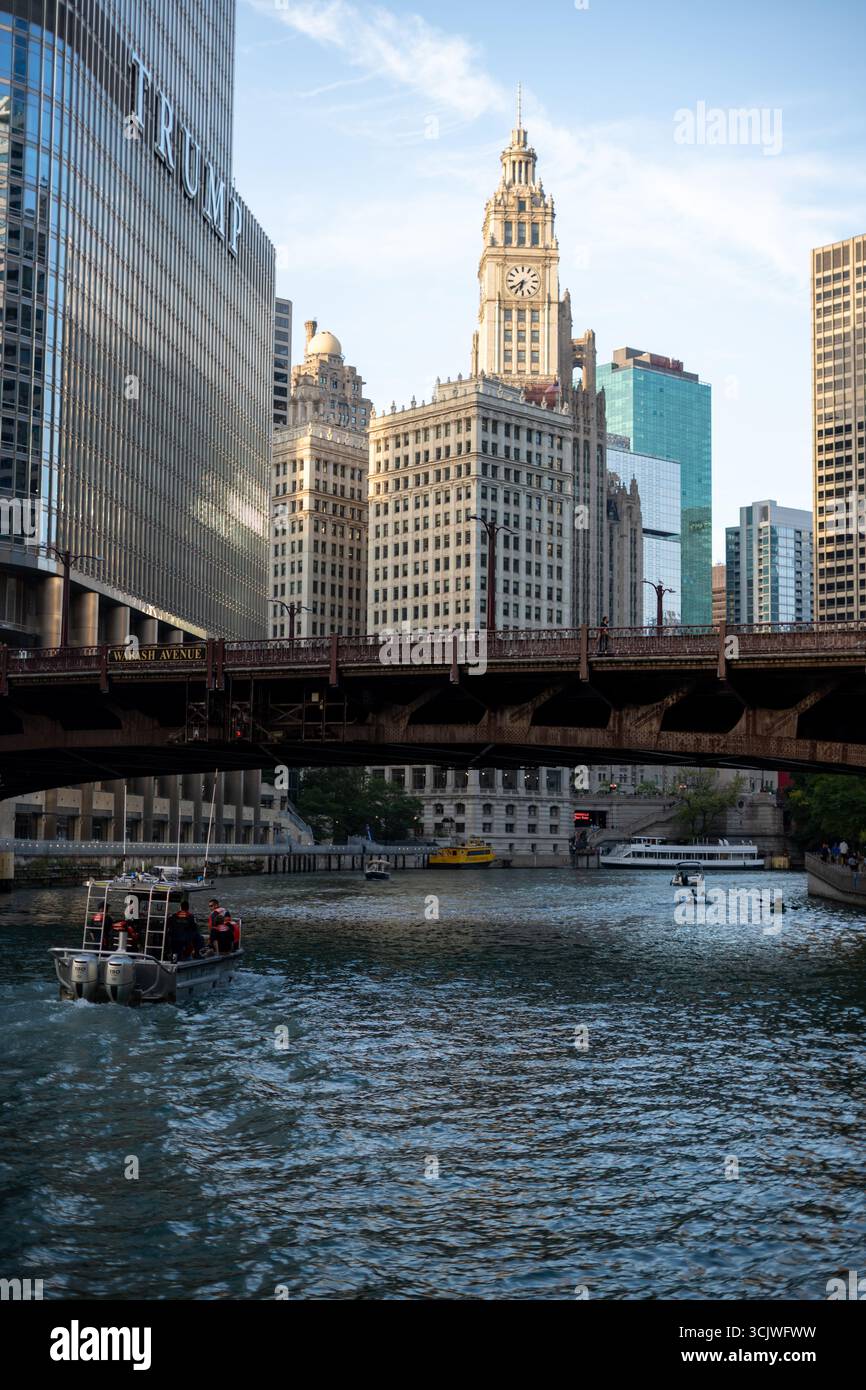 Chicago aerial skyline ice river hi-res stock photography and images ...