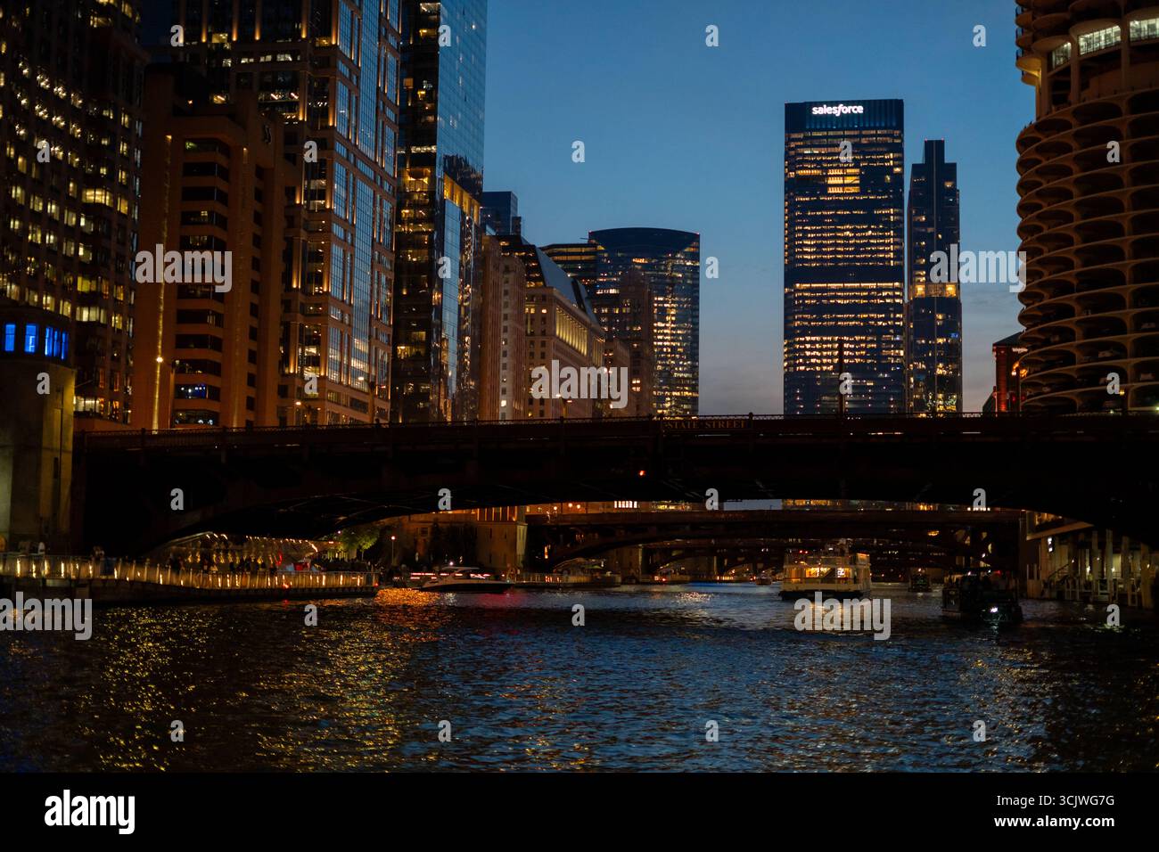 Glowing lights of Chicago Cityscape seen over beautiful Riverwalk Stock ...