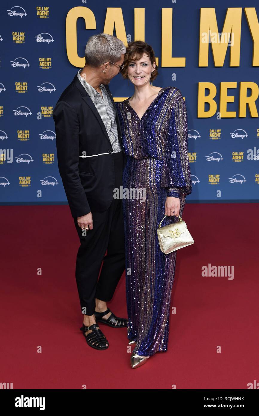 Karim Sattar und Lisa-Katrina Mayer bei der Weltpremiere von Disney ...