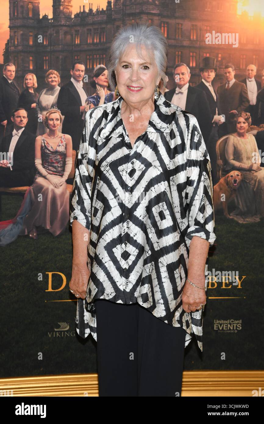 Penelope Wilton attends "Downton Abbey: The Grand Finale" New York ...