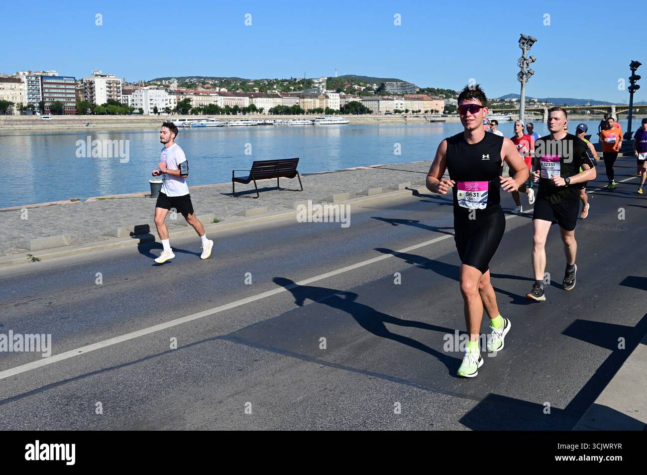 20,000 runners from 180 different countries at the Budapest, Half ...