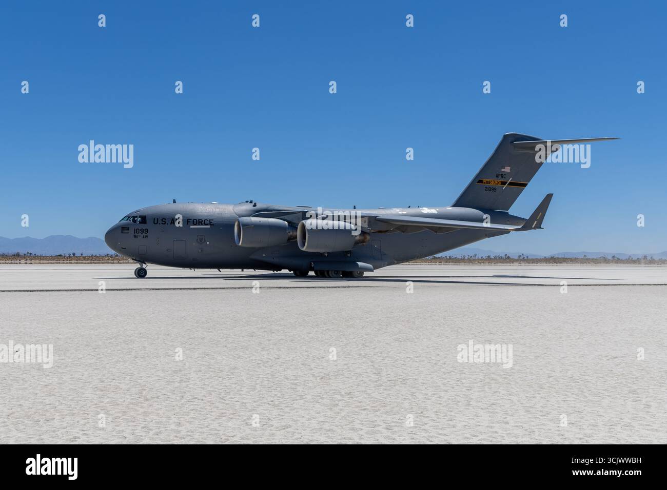 A C-17A assigned to the 911th Airlift Wing at Pittsburgh Air Reserve ...