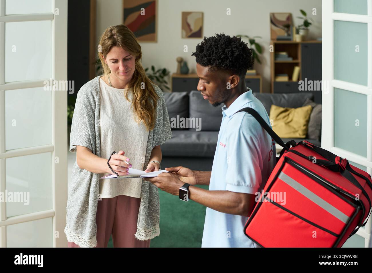 Service smile male courier hi-res stock photography and images - Alamy
