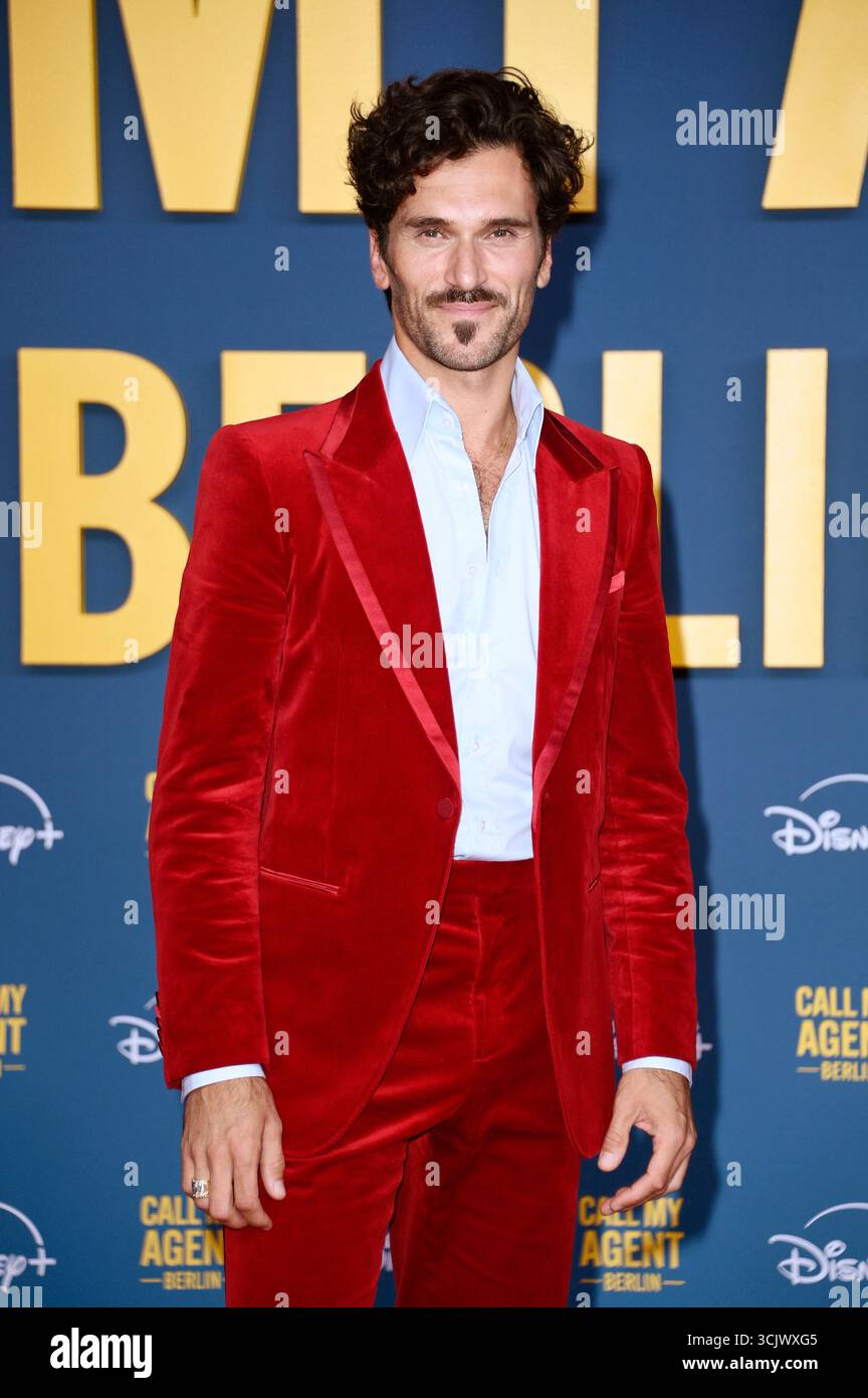 Vladimir Korneev bei der Premiere der Disney+ Serie 'Call My Agent ...