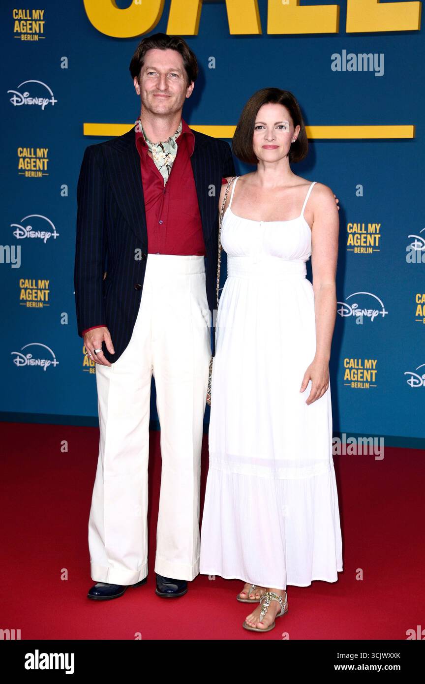 Christopher Nell und Jennifer Ulrich bei der Premiere der Disney+ Serie ...