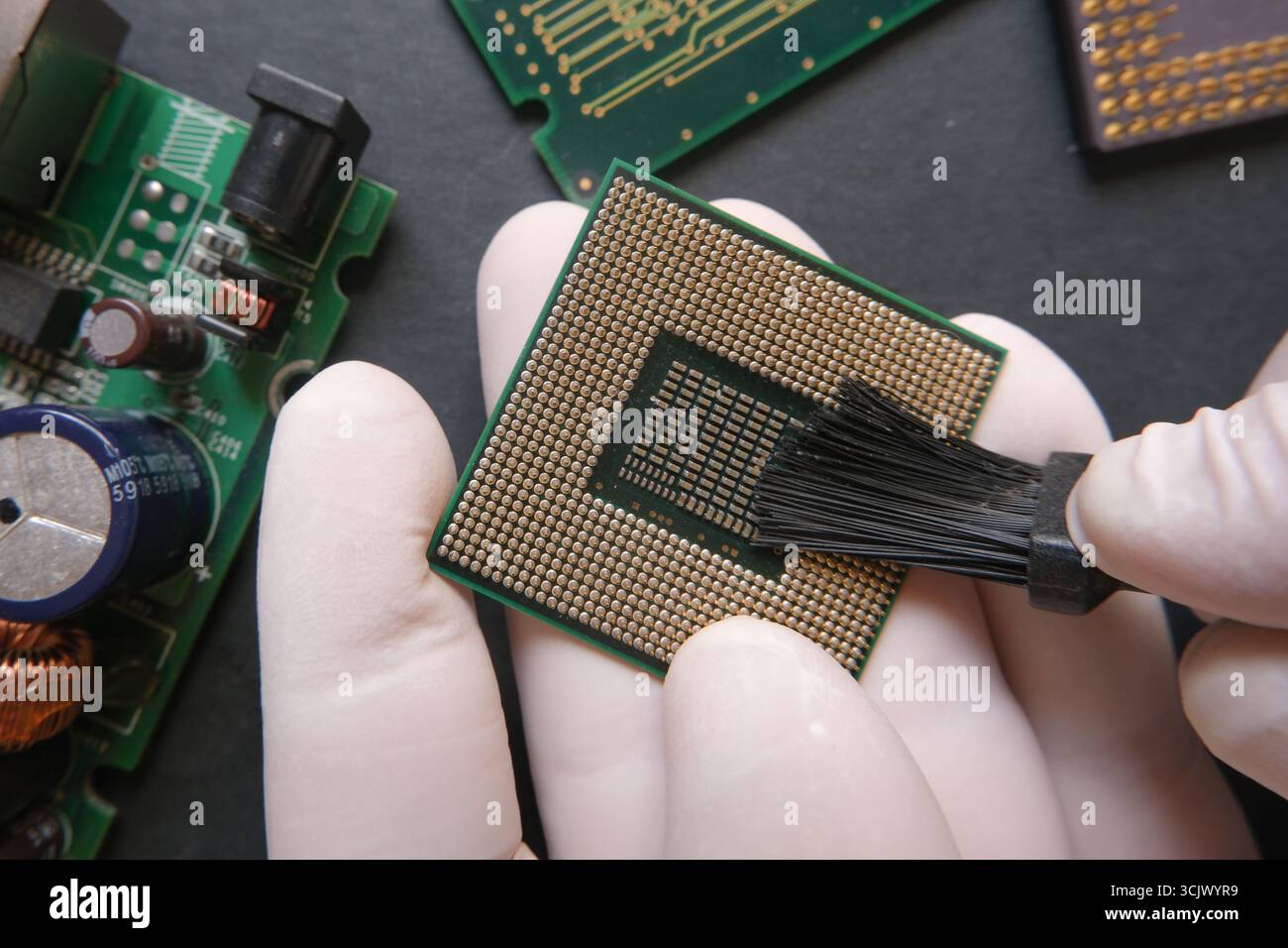 Maintenance of micro electronic components. Digital elements with ...