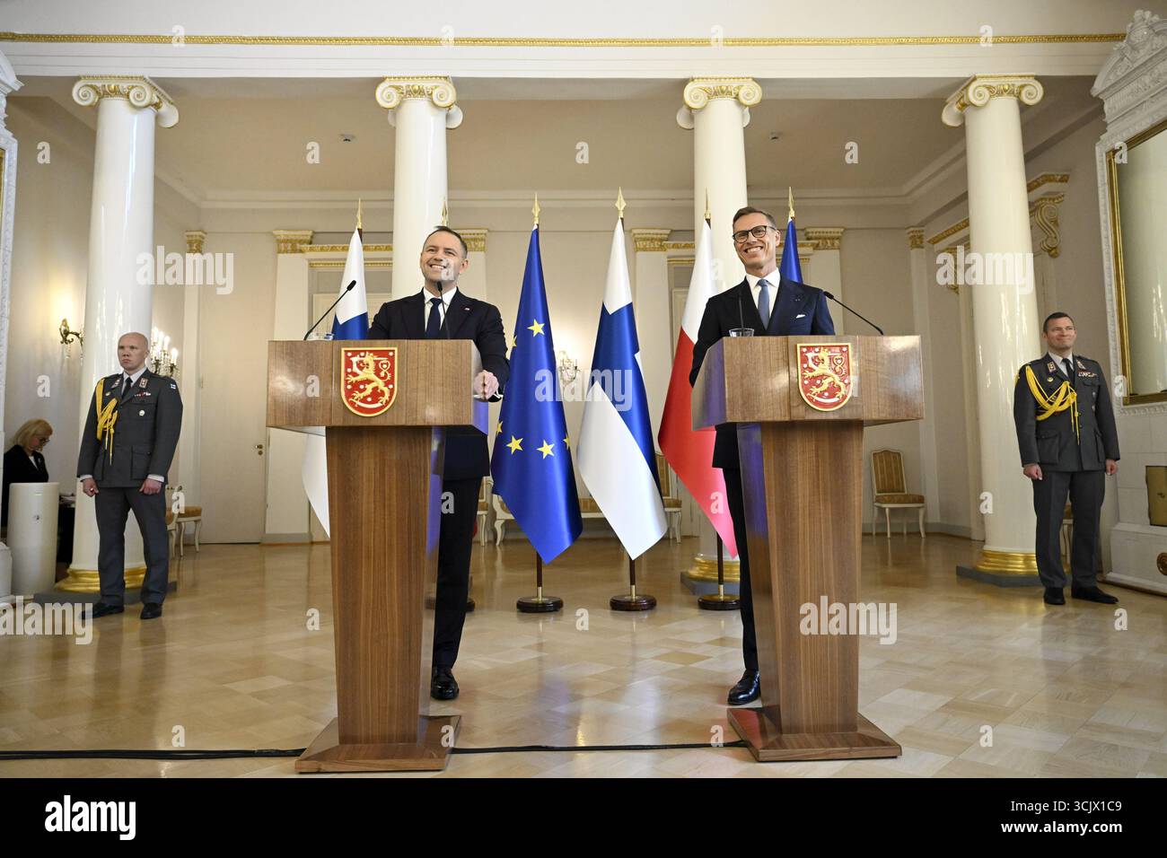 President of Poland Karol Nawrocki (L) and President of Finland ...