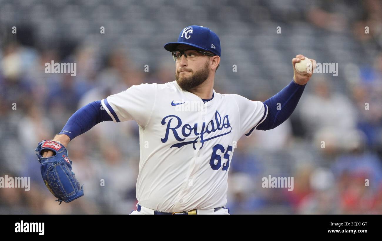 Kansas City Royals starting pitcher Noah Cameron throws during the ...