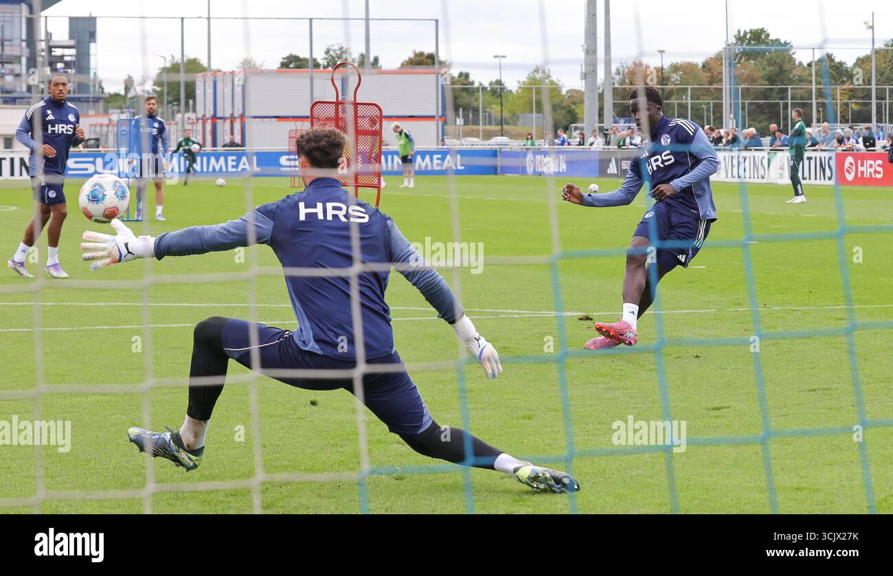 firo: 03.09.2025 Soccer, football, 2nd league, 2nd Bundesliga, season ...