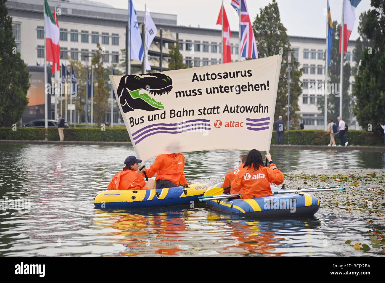 Protestaktion von attac:Das Auto ist das Problem Attac versenkt ...