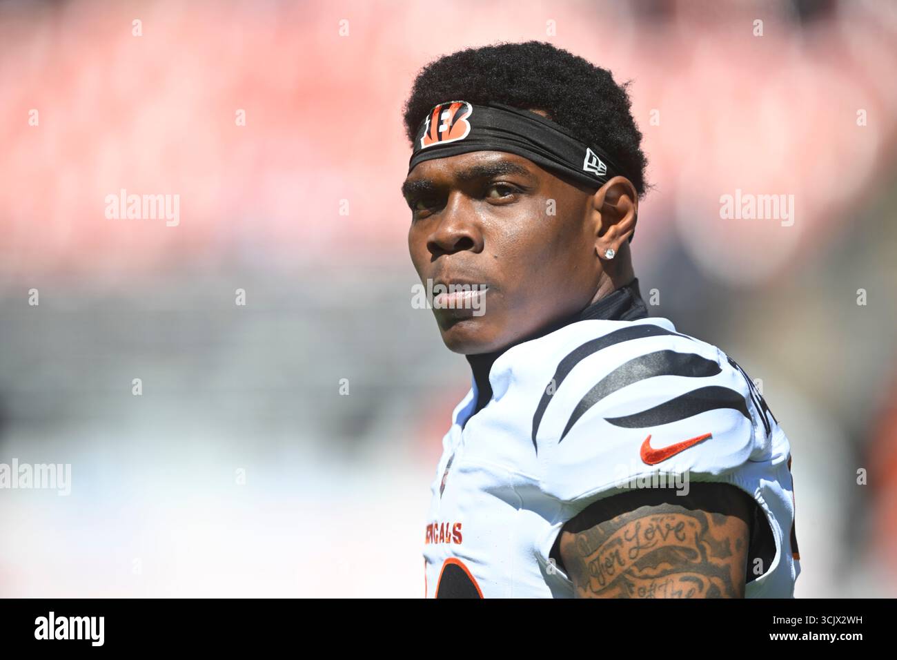 Cincinnati Bengals cornerback Cam Taylor-Britt (29) warms up before an ...