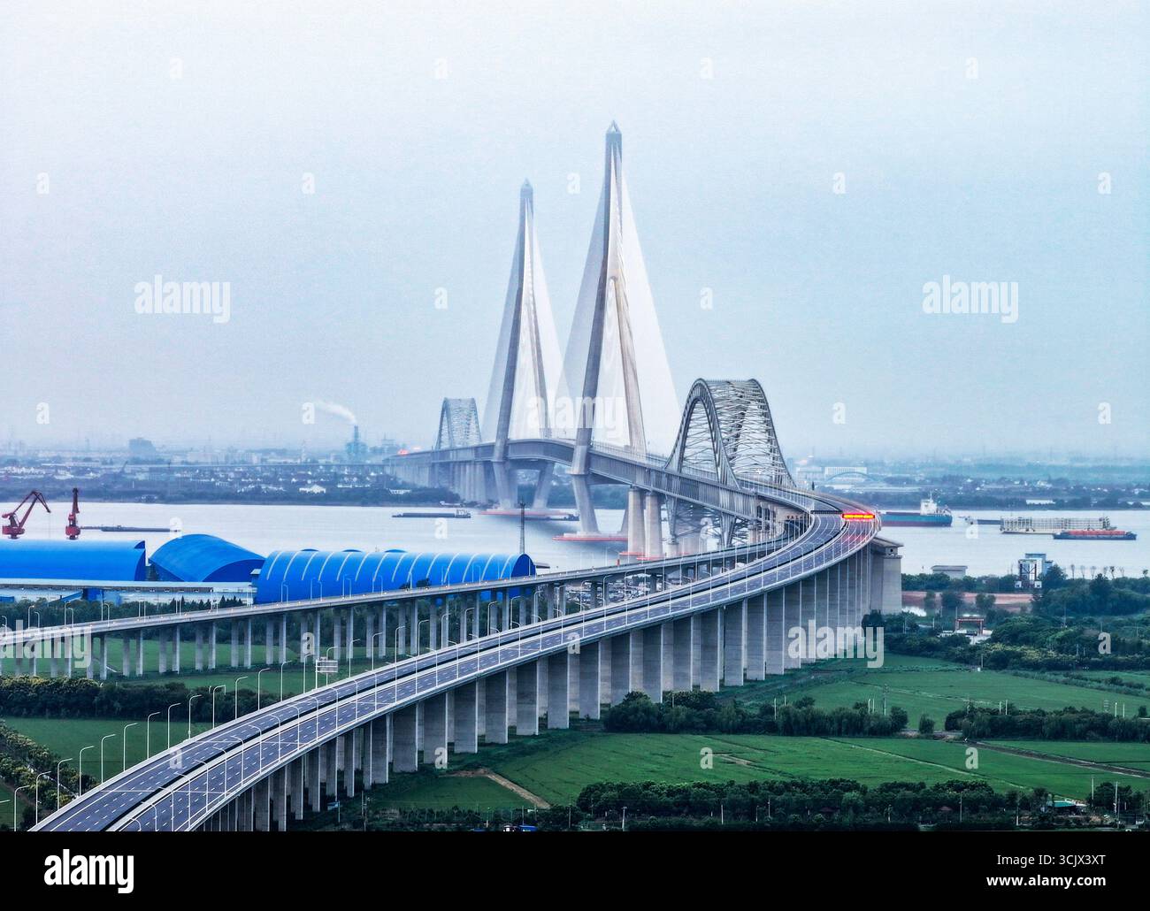 (250909) -- TAIZHOU, Sept. 9, 2025 (Xinhua) -- An aerial drone photo ...