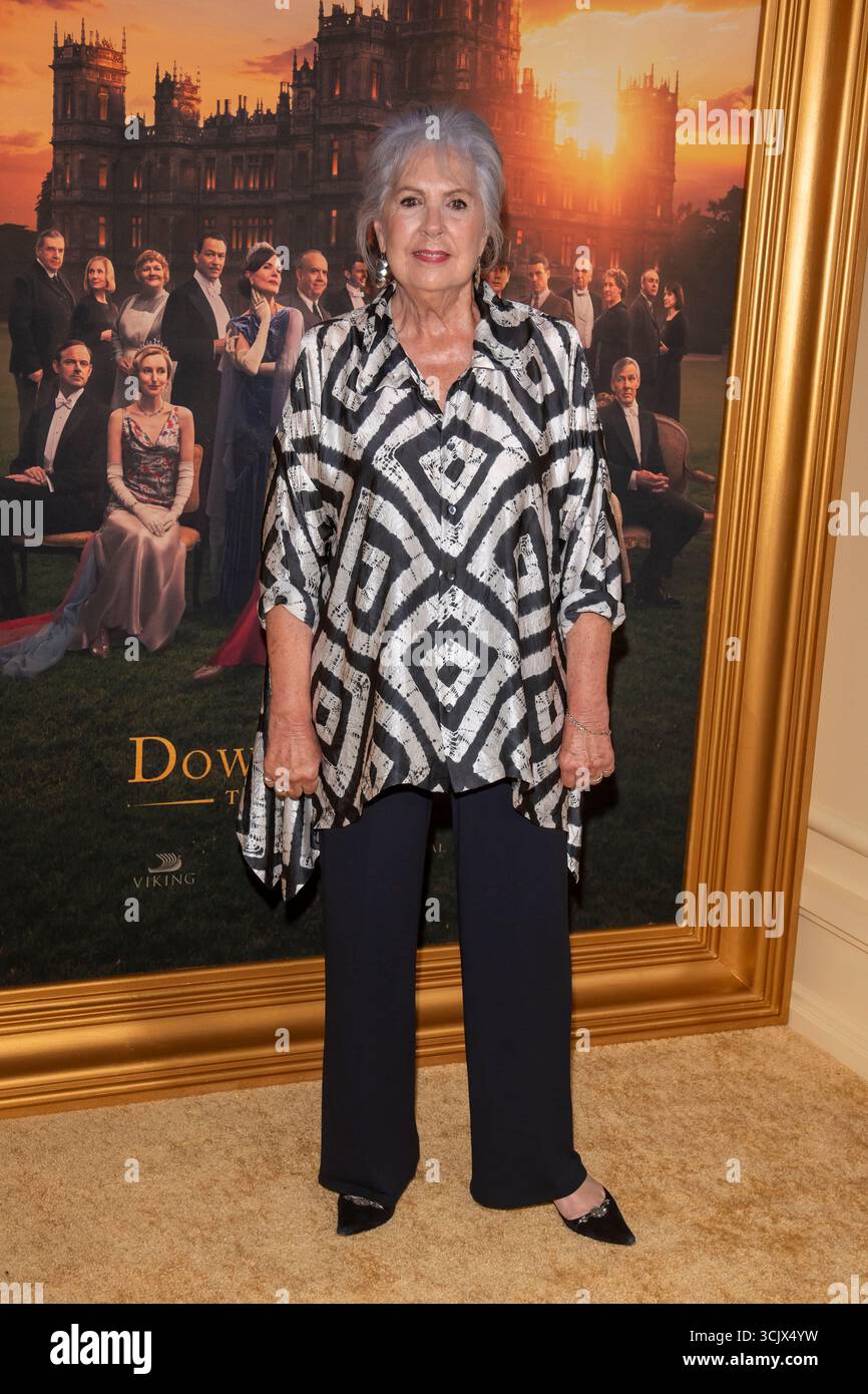Penelope Wilton attends "Downton Abbey: The Grand Finale" New York ...