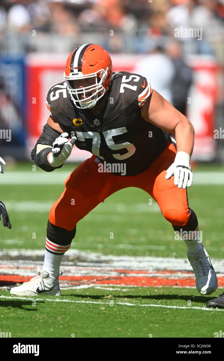 Cleveland Browns guard Joel Bitonio (75) blocks during an NFL football ...