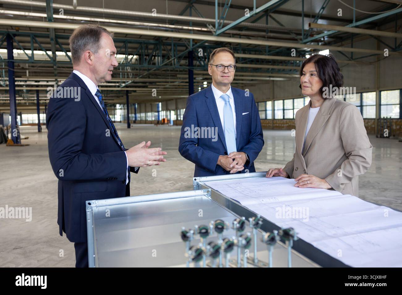 09 September 2025, Thuringia, Jena/Göschwitz: Stefan Traeger (M ...