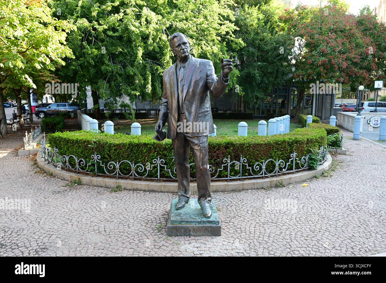 Statue of George Bush Senior in Budapest, Hungary Stock Photo - Alamy