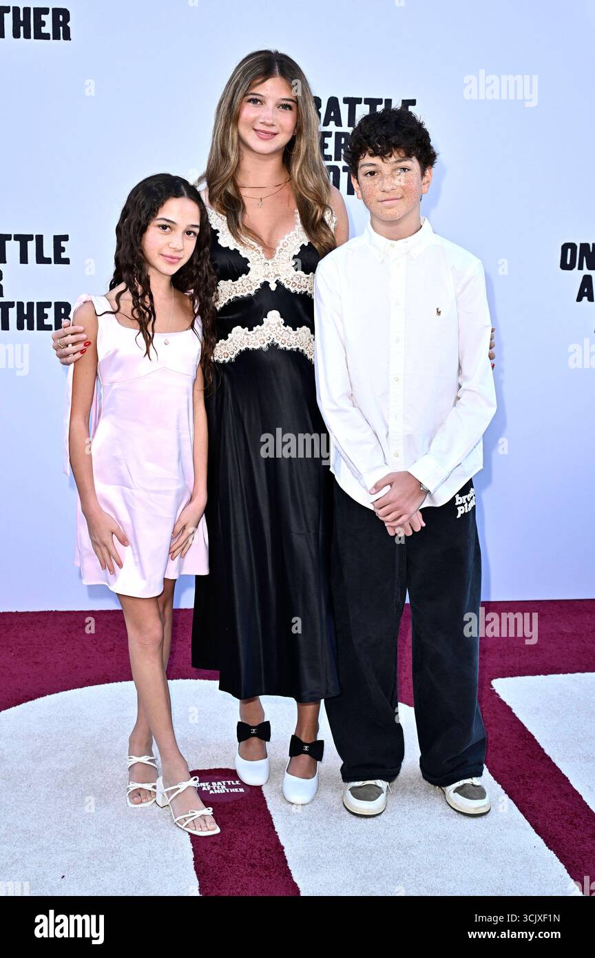 Lucy Anderson mit Gästen bei der Weltpremiere des Kinofilms One Battle ...