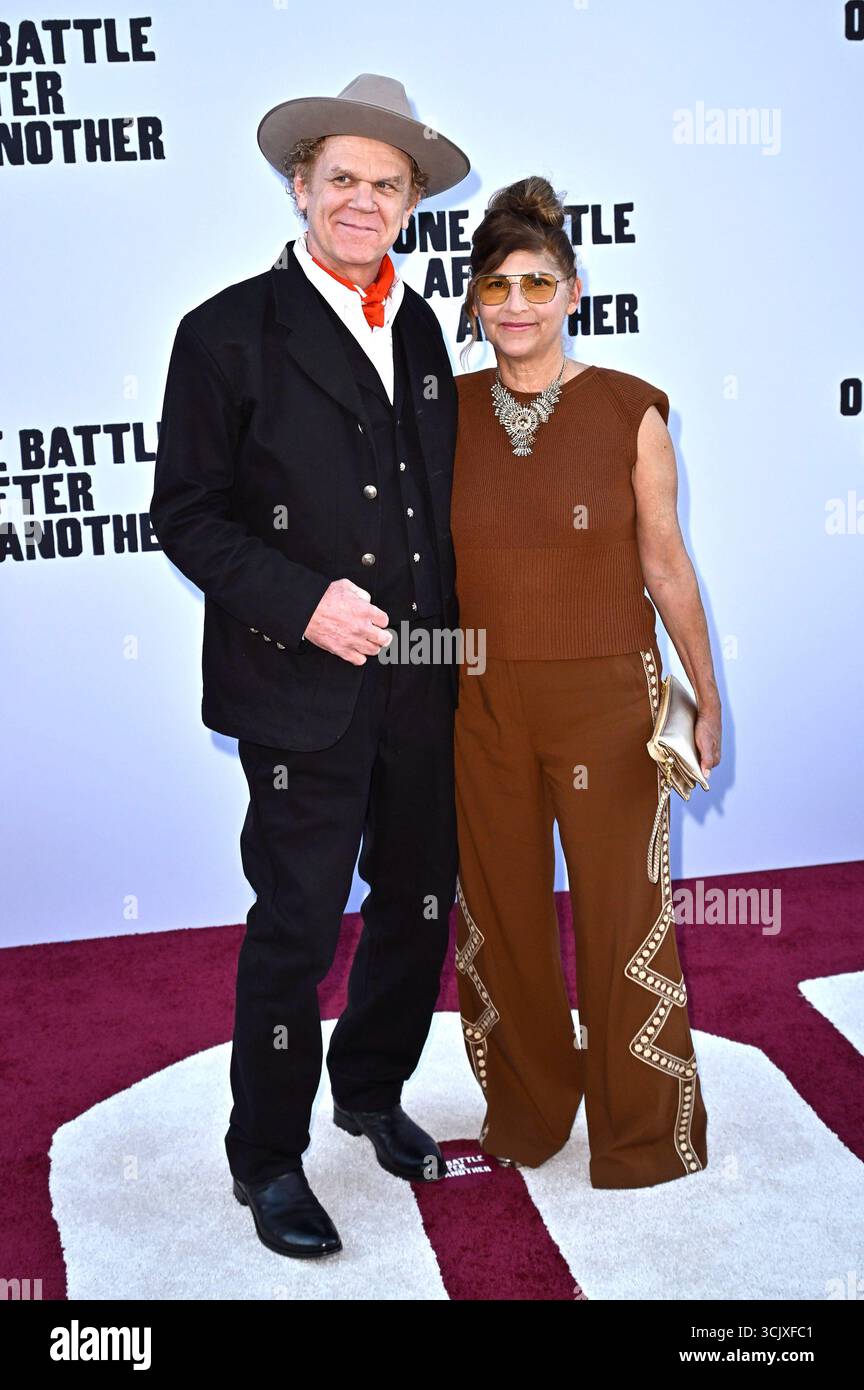 John C. Reilly mit Ehefrau Alison Dickey bei der Weltpremiere des ...