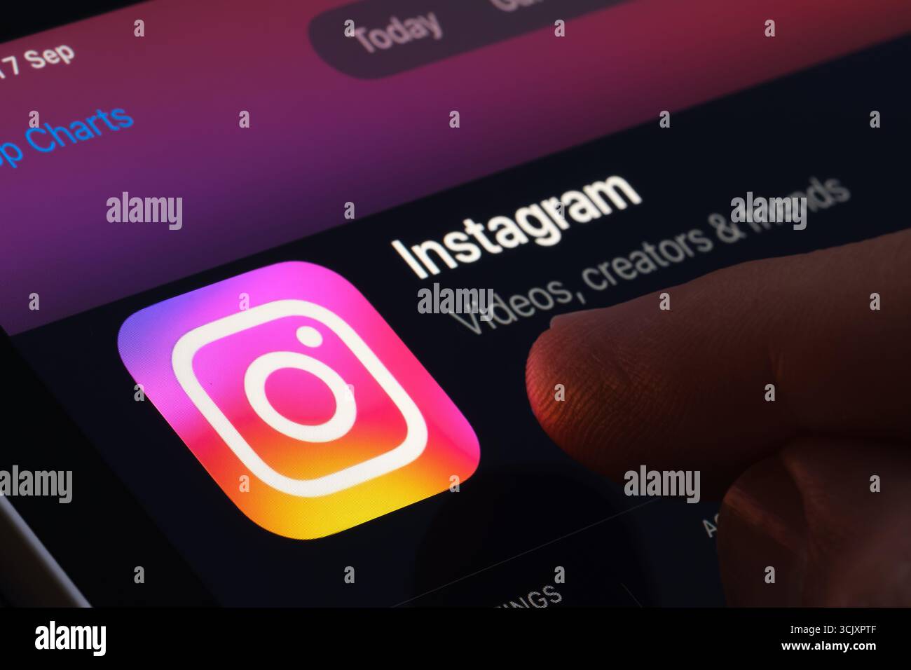 Instagram logo online service hi-res stock photography and images - Alamy