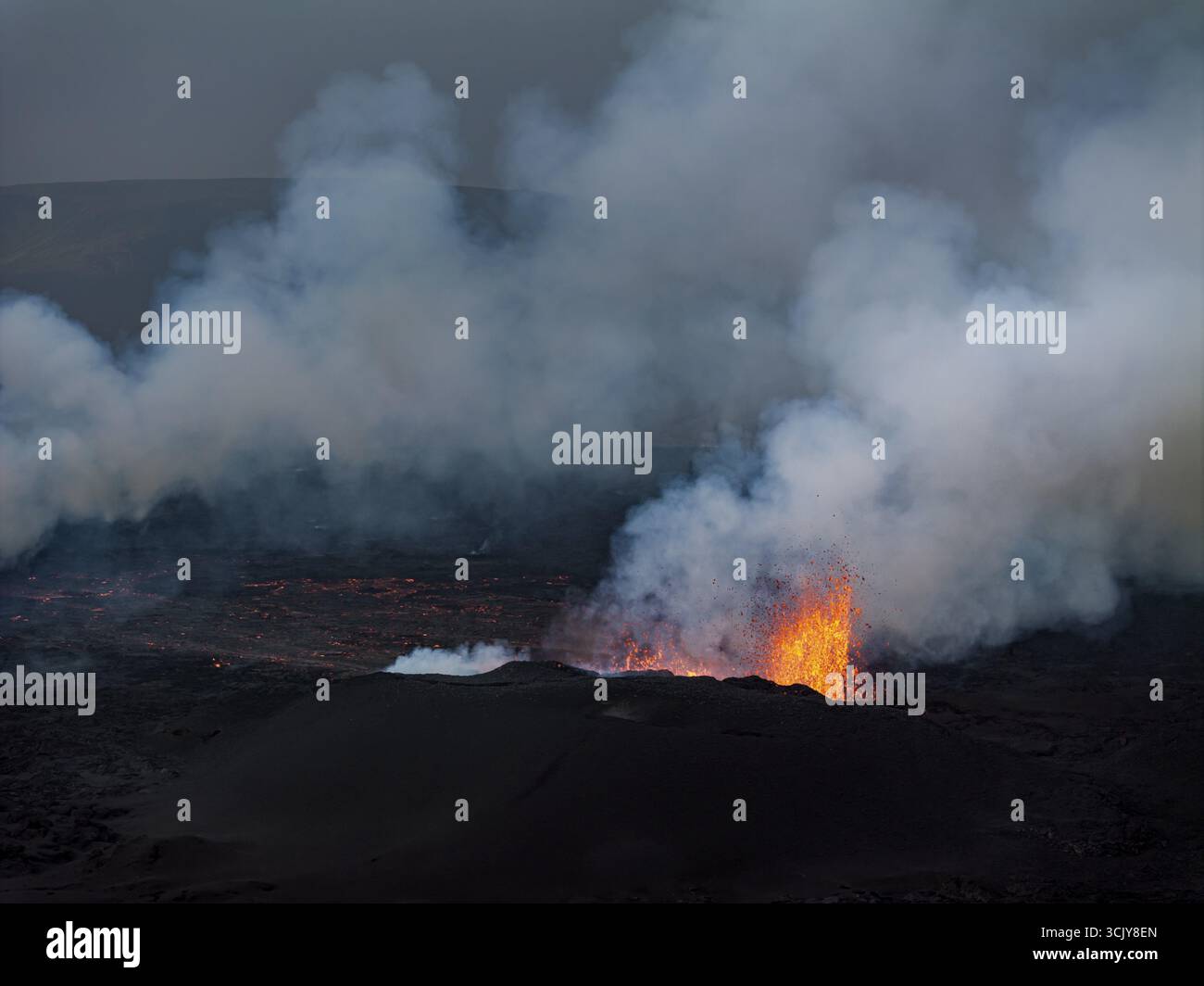 Lava, lava field, ash cloud, volcanic eruption, Sundhnukur crater chain ...