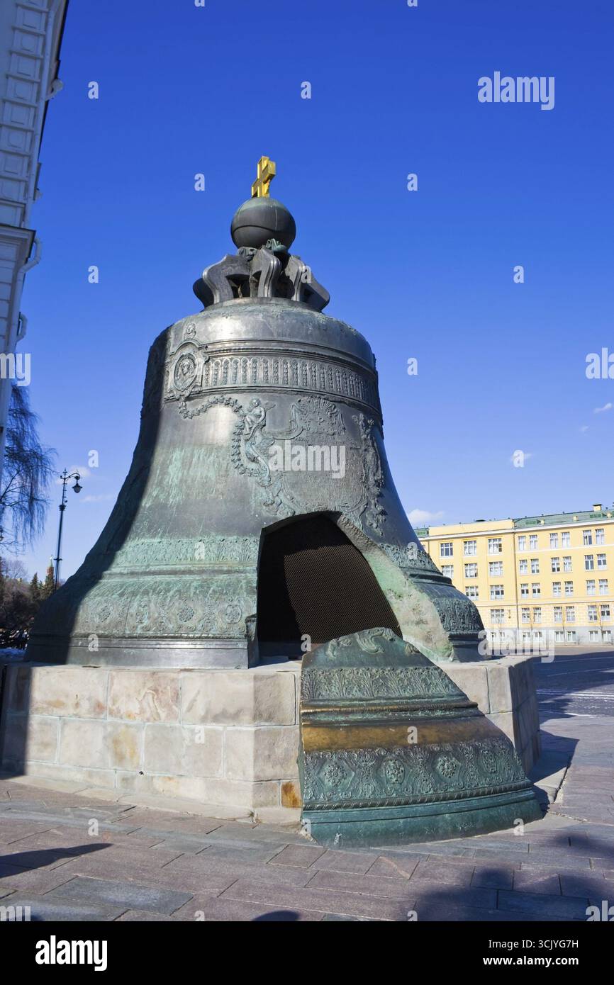 Tsar (king) Bell is the largest in the world, Moscow Kremlin, Russia ...