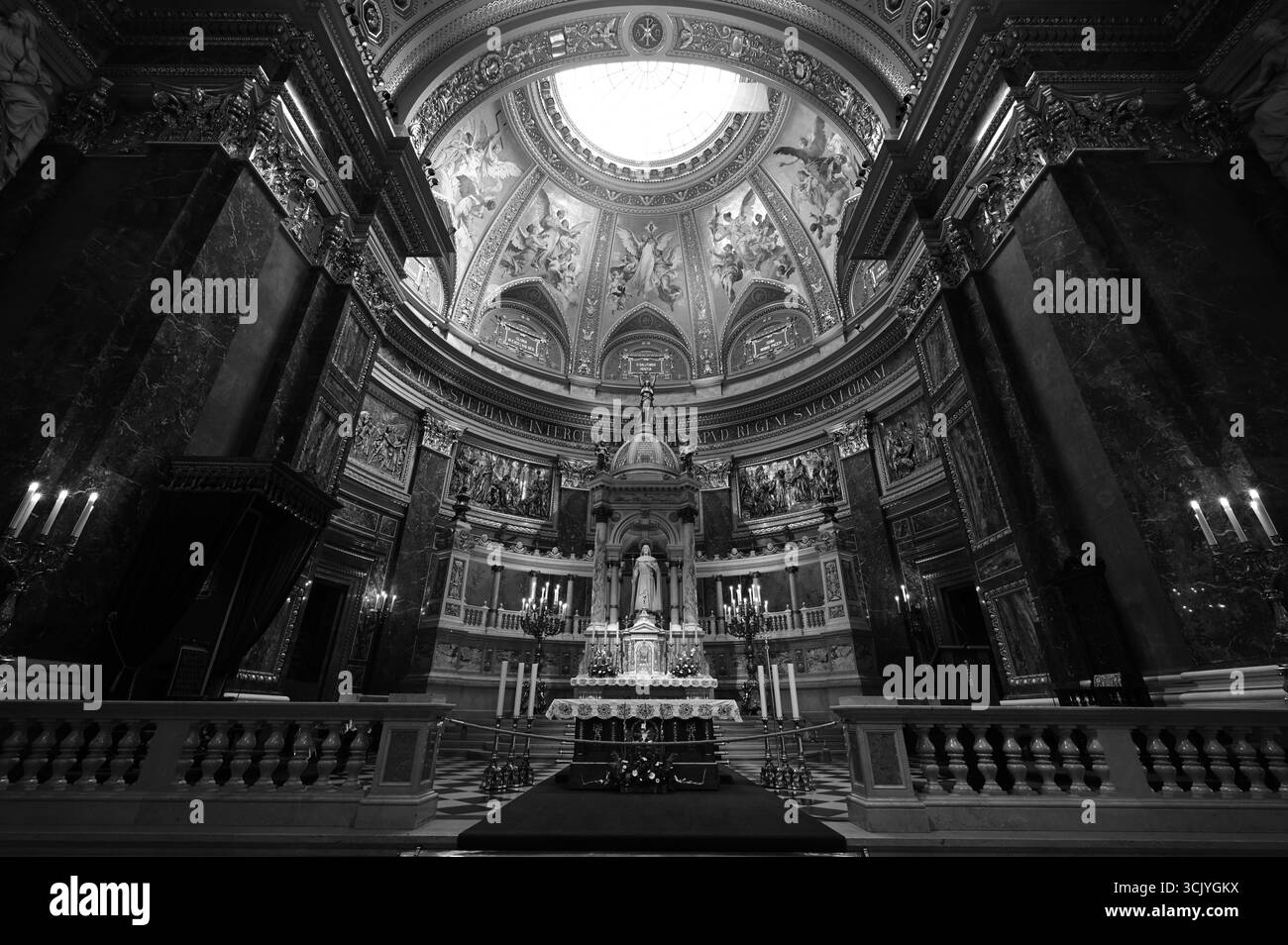 Altar in basilica st Black and White Stock Photos & Images - Alamy