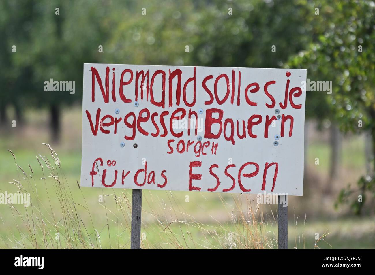dpatop - PRODUCTION - 09 September 2025, Lower Saxony, Sehnde: A sign ...