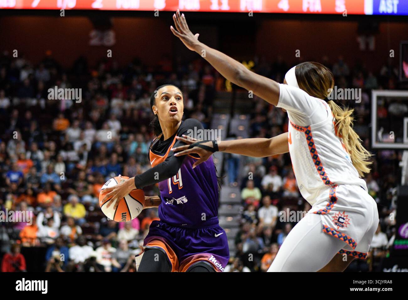 UNCASVILLE, CT - SEPTEMBER 06: Phoenix Mercury guard-forward DeWanna ...