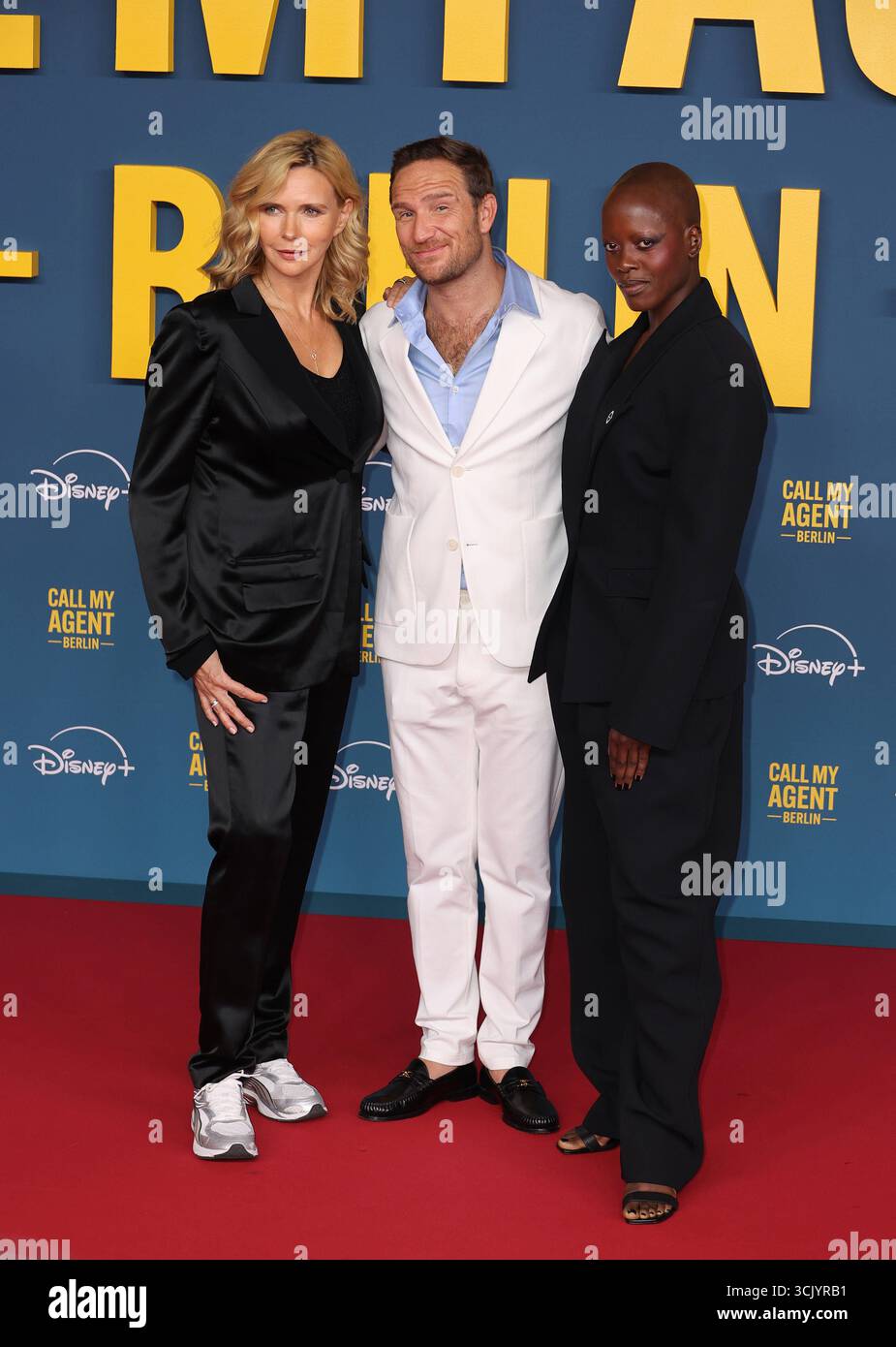 v.l. Veronica Ferres mit Frederick Lau und Florence Kasumba auf der Deutschlandpremiere Call My ...