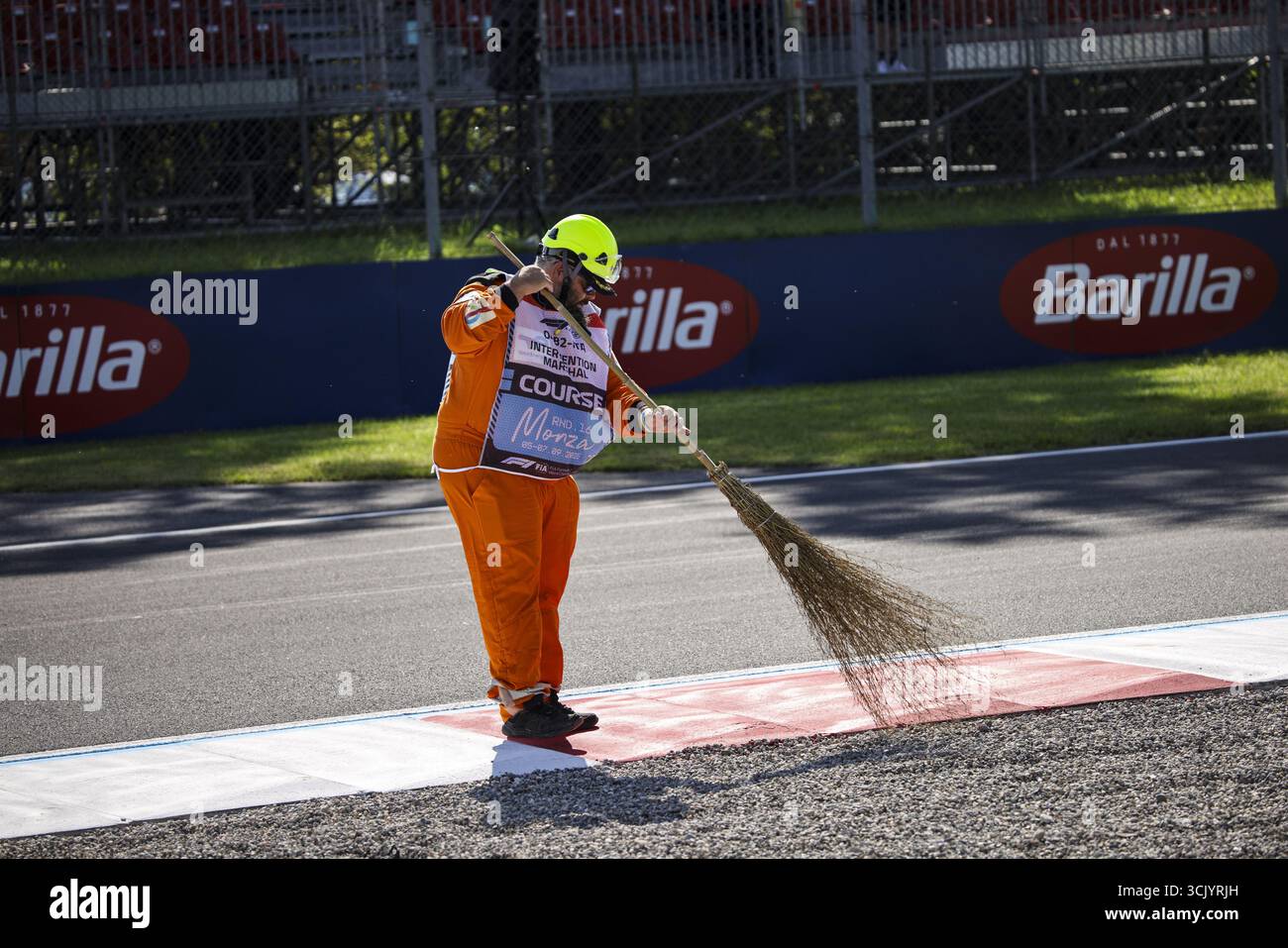 marshall, commissaire de piste, marshal, marshalls, marshals during the ...