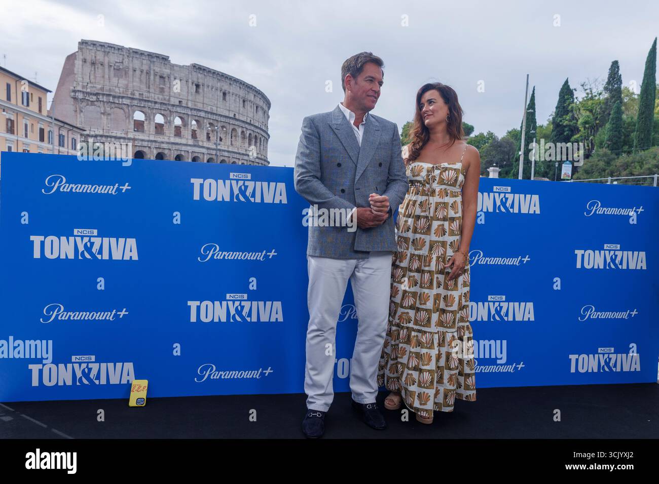 Michael Weatherly and Cote de Pablo attend the photocall of the TV ...