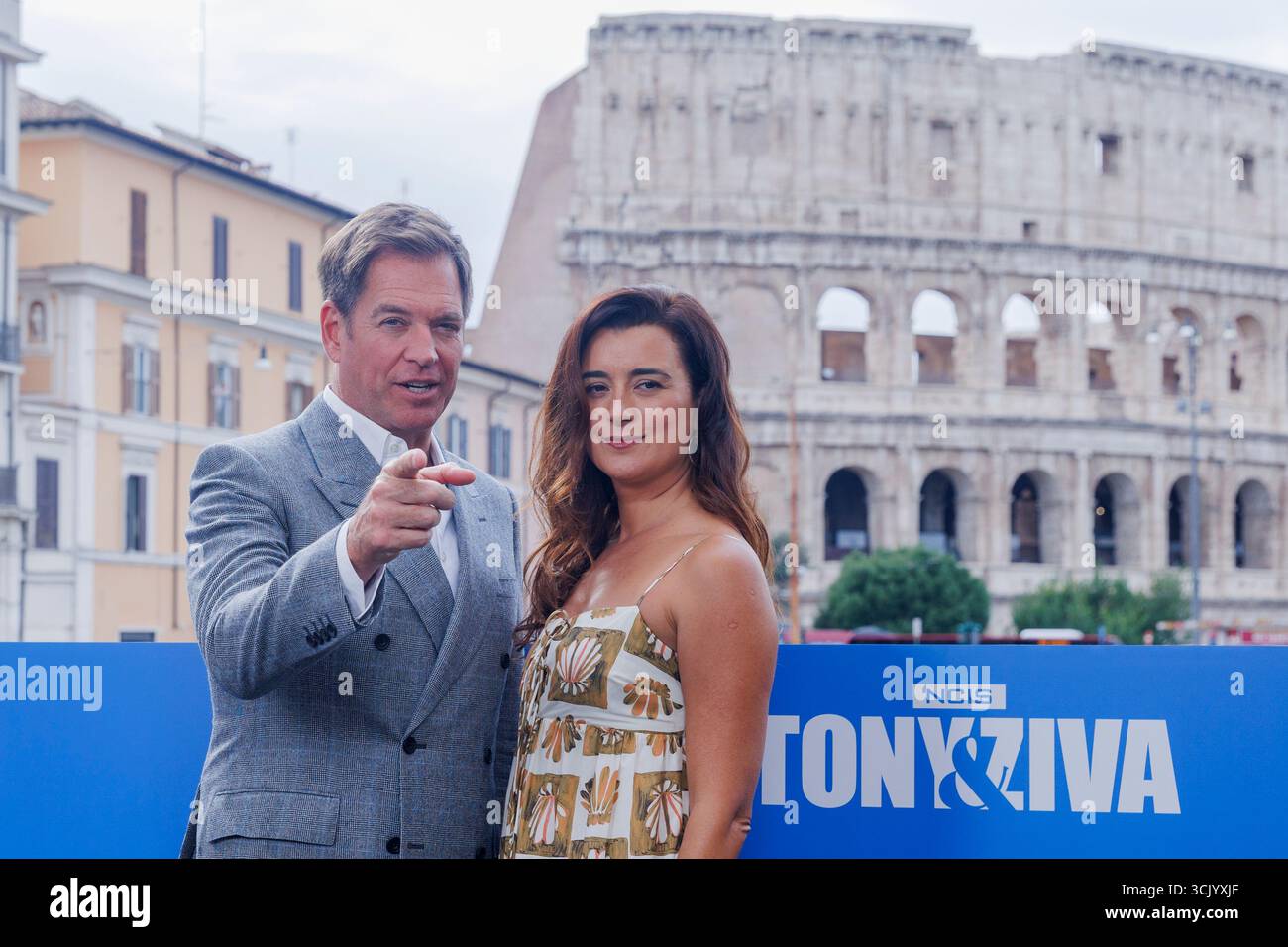Michael Weatherly and Cote de Pablo attend the photocall of the TV ...