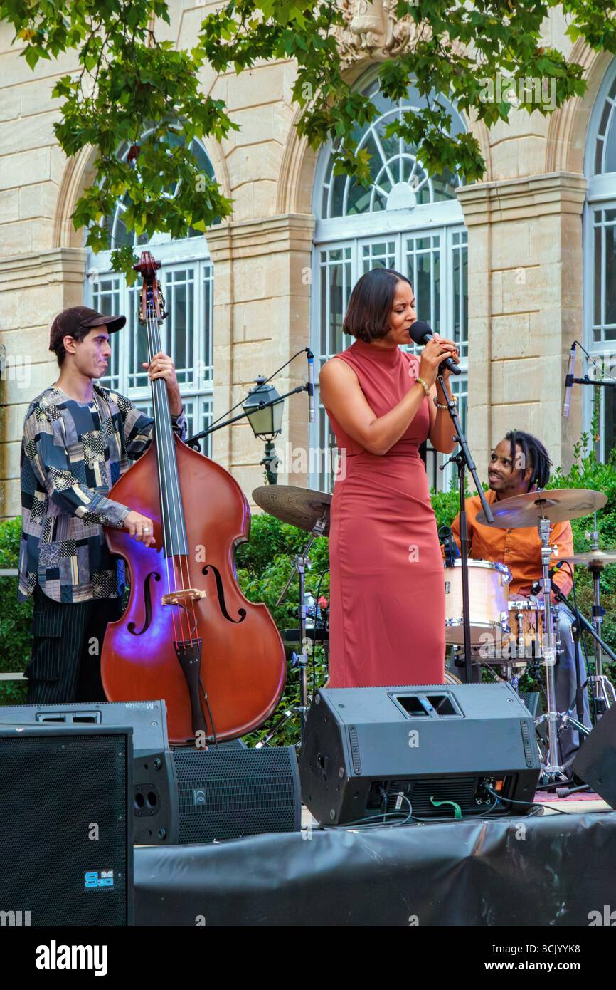 Arnaud dolmen hi-res stock photography and images - Alamy