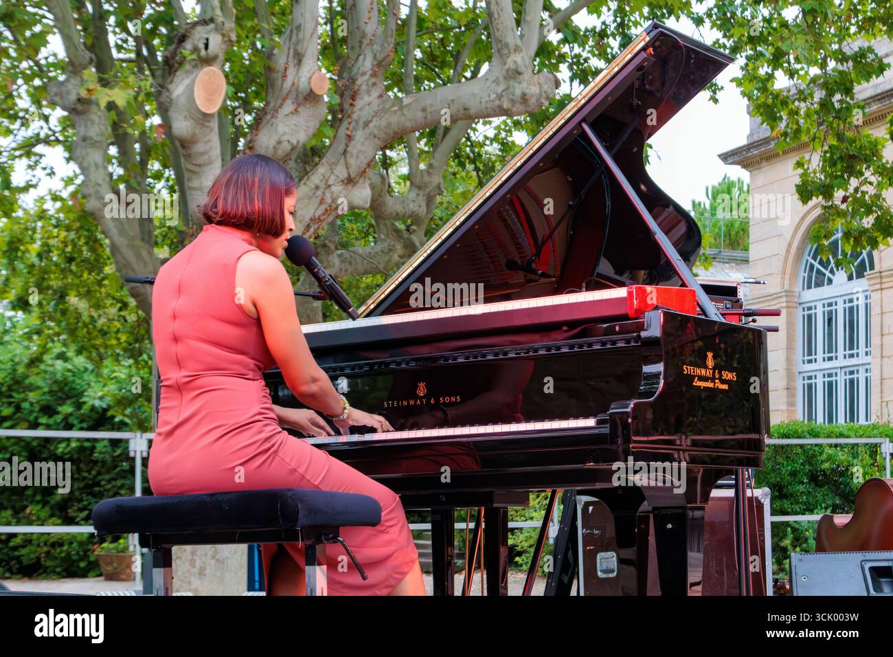 Arnaud dolmen hi-res stock photography and images - Alamy