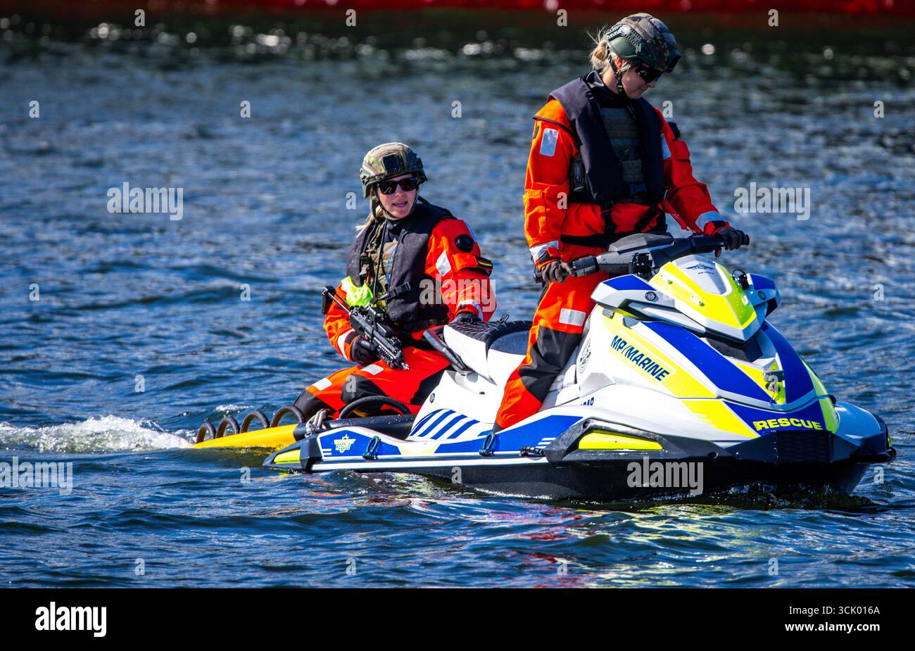 Rostock, Germany. 04th Sep, 2025. Military police units use jet skis to ...
