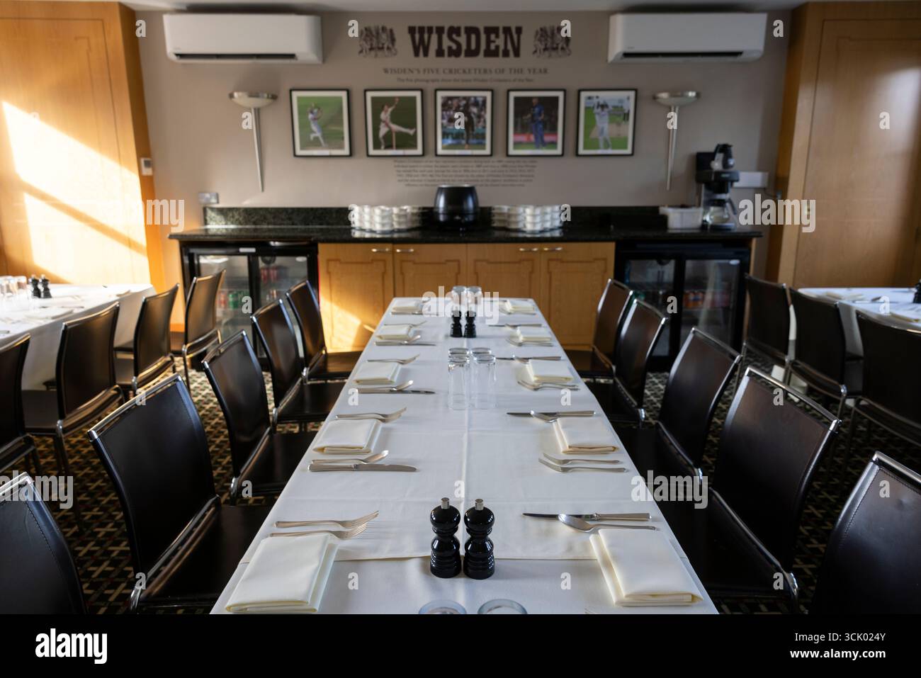 Lords dinner menu hi-res stock photography and images - Alamy