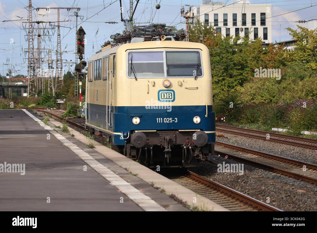 Deutschland, 24.08.2025: Lok der DB-Baureihe 111 mit dem Kennzeichen ...