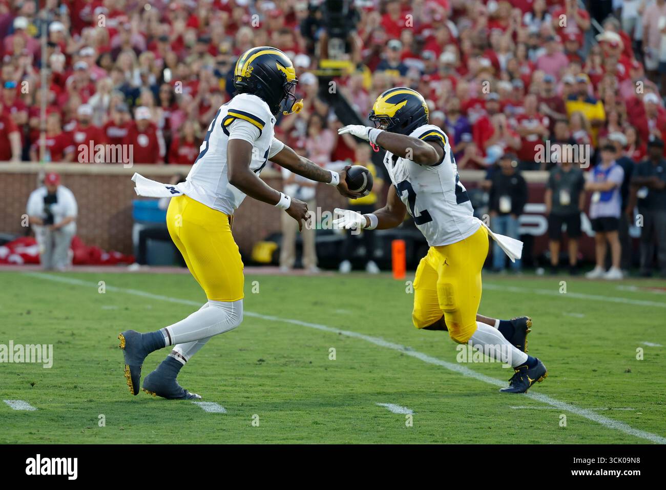 Michigan quarterback Bryce Underwood (19) hands off the ball to running ...