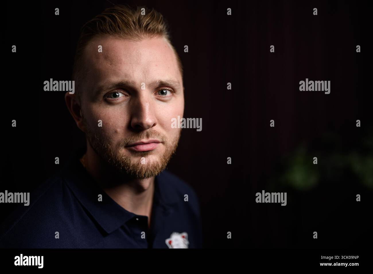 250909 Linköpings Robin Kovacs poserar för ett porträtt under SHL:s ...