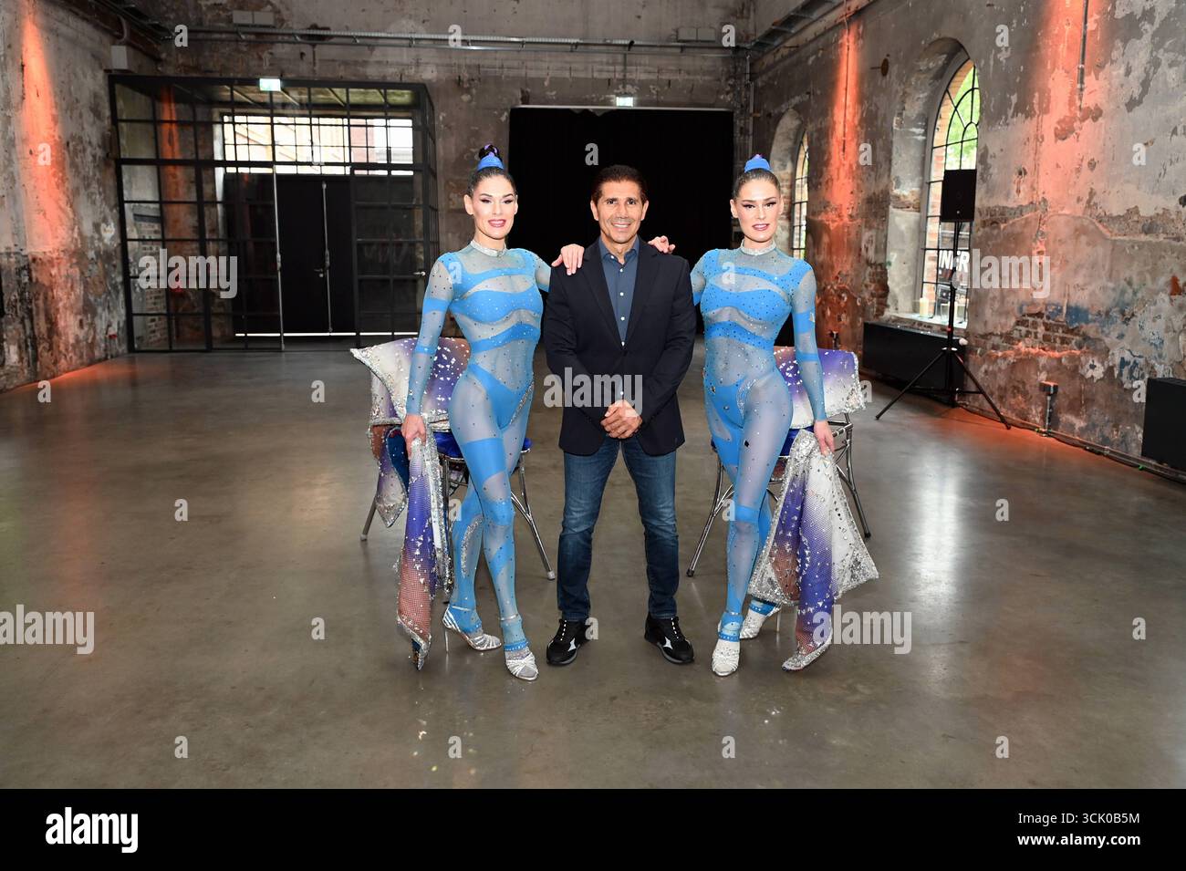 Artist Erdeo Pellegrino m und Crystal Sisters, die Zwillingsschwestern ...